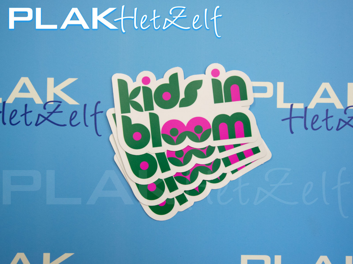 Stickers. Zelf ontwerpen naar eigen idee met uw ontwerp/logo/naam.